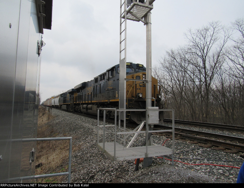CSX 991 & CSX 5476 move east